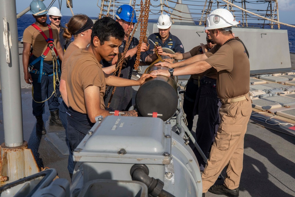 DVIDS - Images - USS Spruance Sailors load torpedoes [Image 3 of 6]
