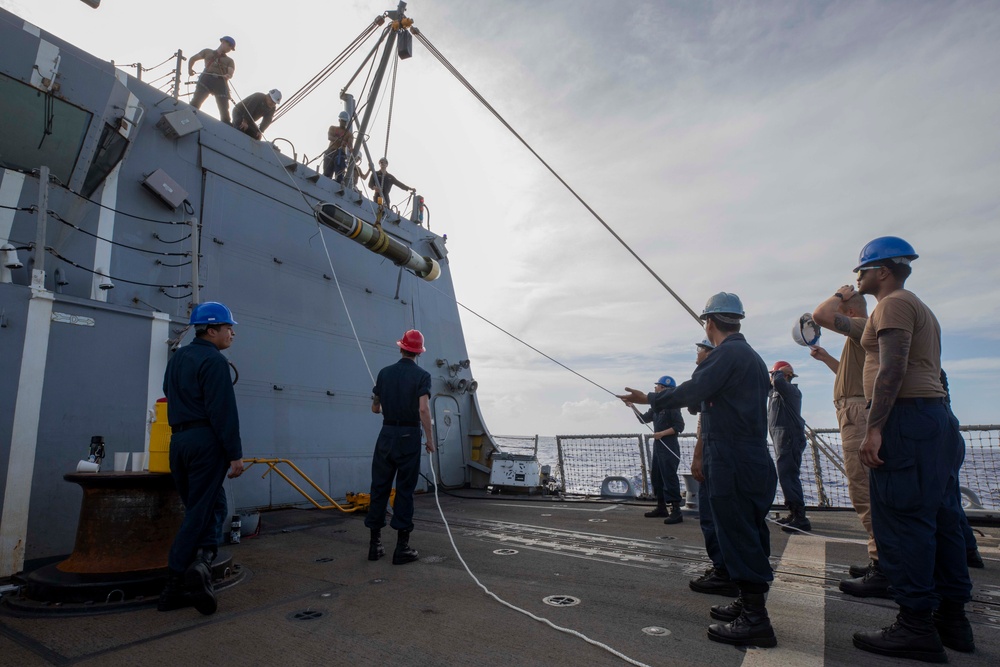 DVIDS - Images - USS Spruance Sailors load torpedoes [Image 6 of 6]
