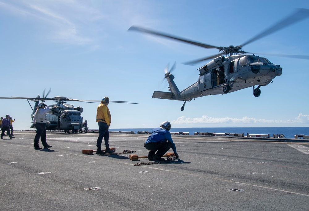 DVIDS - Images - Flight Operations Aboard USS America (LHA 6) [Image 3 of 4]