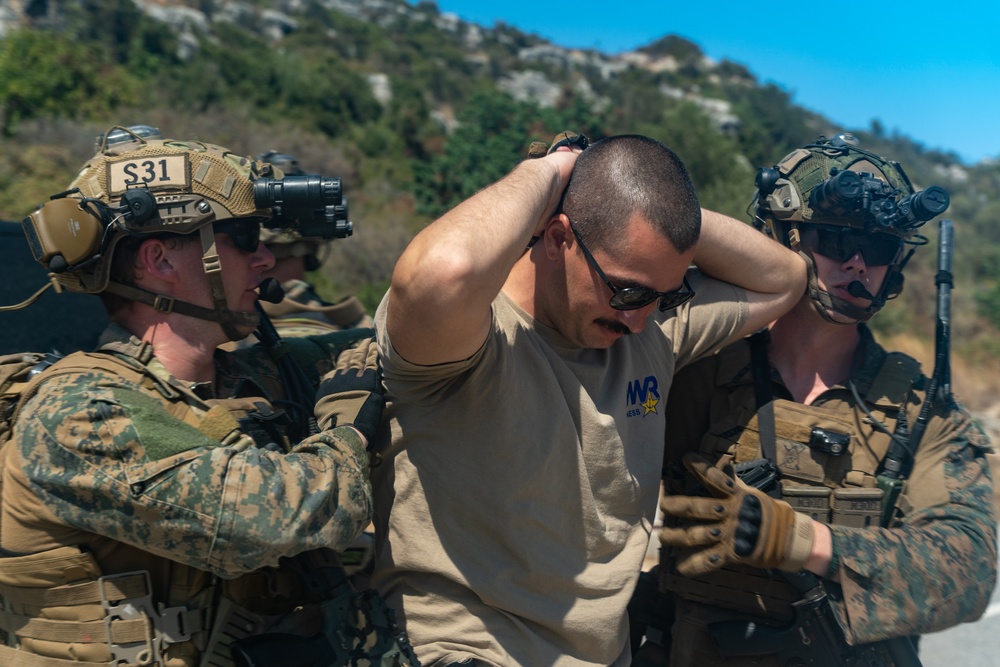 DVIDS - Images - MSPF, 24th MEU (SOC) Amphibious Raid Exercise [Image 3 ...