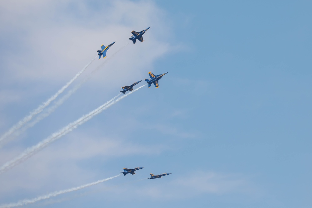 DVIDS - Images - Seattle Fleet Week Blue Angels [Image 3 of 3]