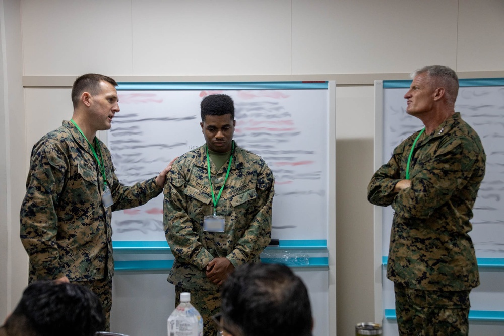 DVIDS - Images - RD24 | III MEF CG Visits Command Operations Center at ...