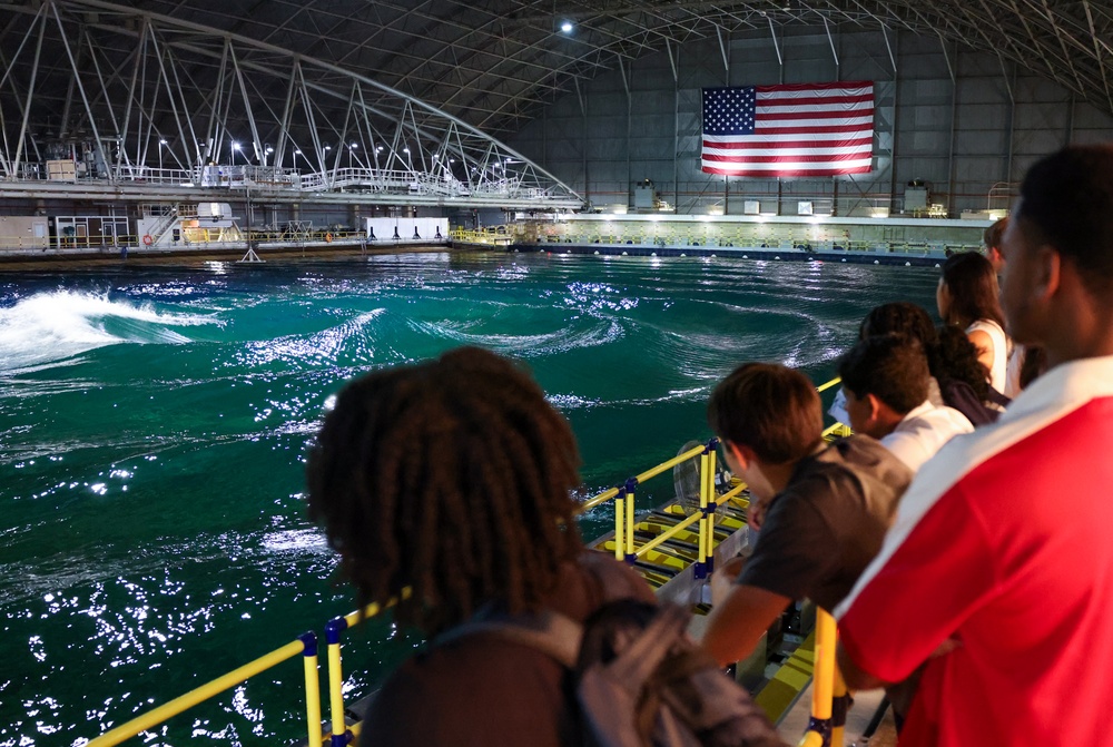 DVIDS - Images - SEAP Interns get "Behind the Scenes" tour at Carderock ...