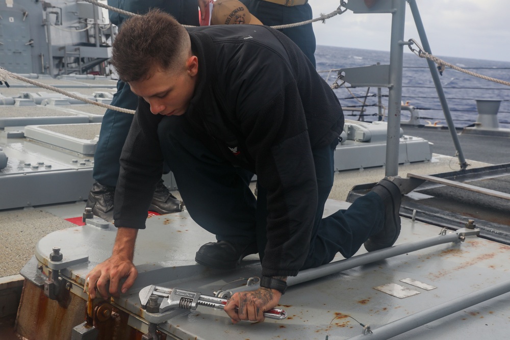 DVIDS - Images - Sailors aboard the USS Howard conduct a live fire ...