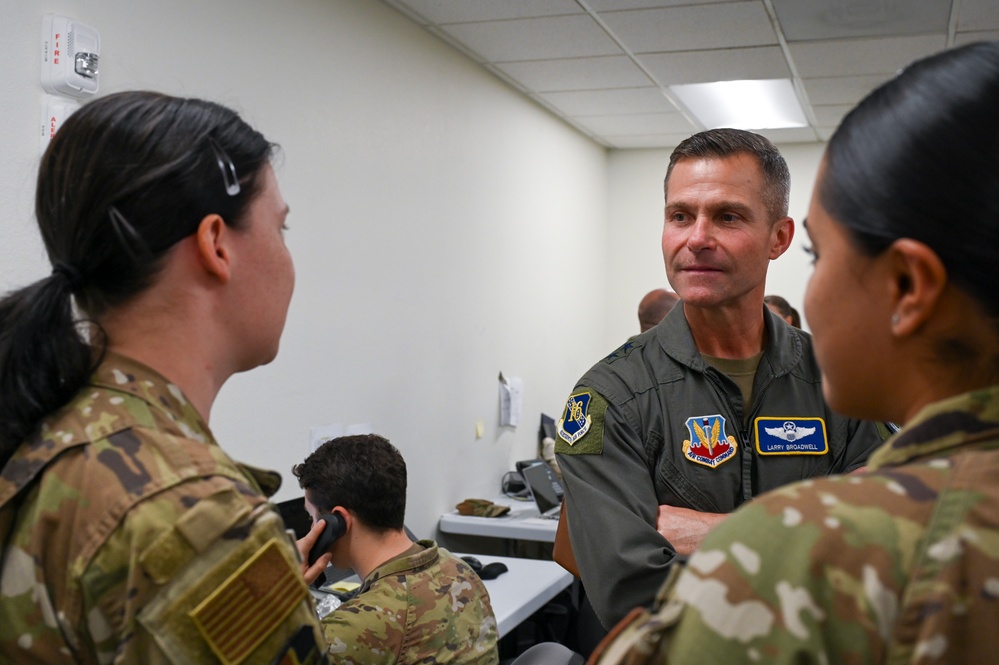 DVIDS - Images - Gen. Broadwell visits 9 RW being certified during ...