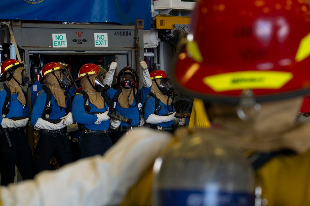 DVIDS - Images - Boxer Sailors are firefighters [Image 3 of 4]