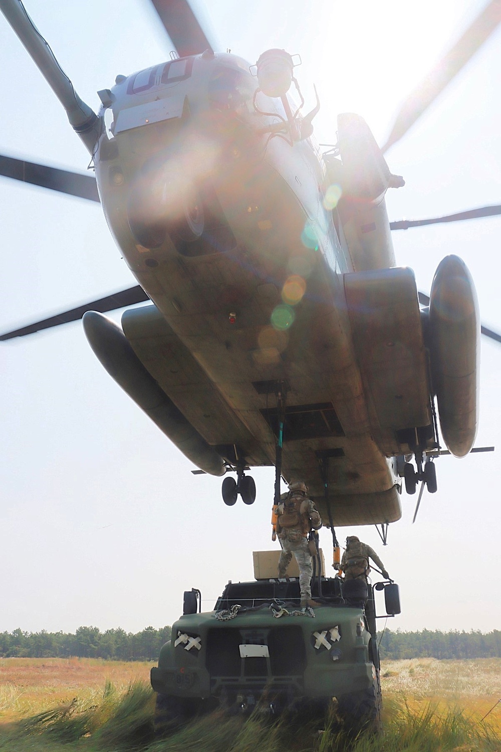 DVIDS - Images - JB MDL- Joint Service Sling Load Training [Image 7 of 8]