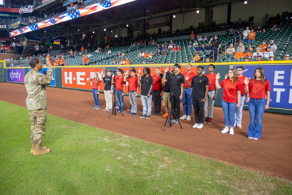 DVIDS - Images - Poolees and future soldiers conduct swear-in ceremony ...