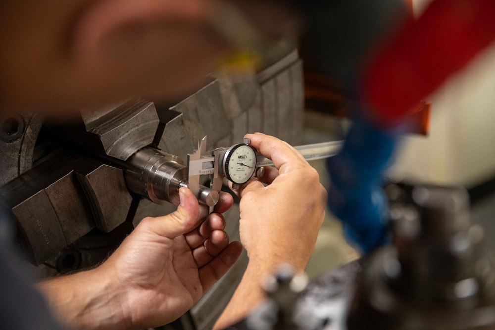 DVIDS - Images - George Washington conducts machine repairs [Image 3 of 7]