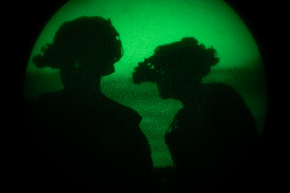 DVIDS - Images - MSPF, 24th MEU (SOC) Low Light Deck Shoot [Image 2 of 9]