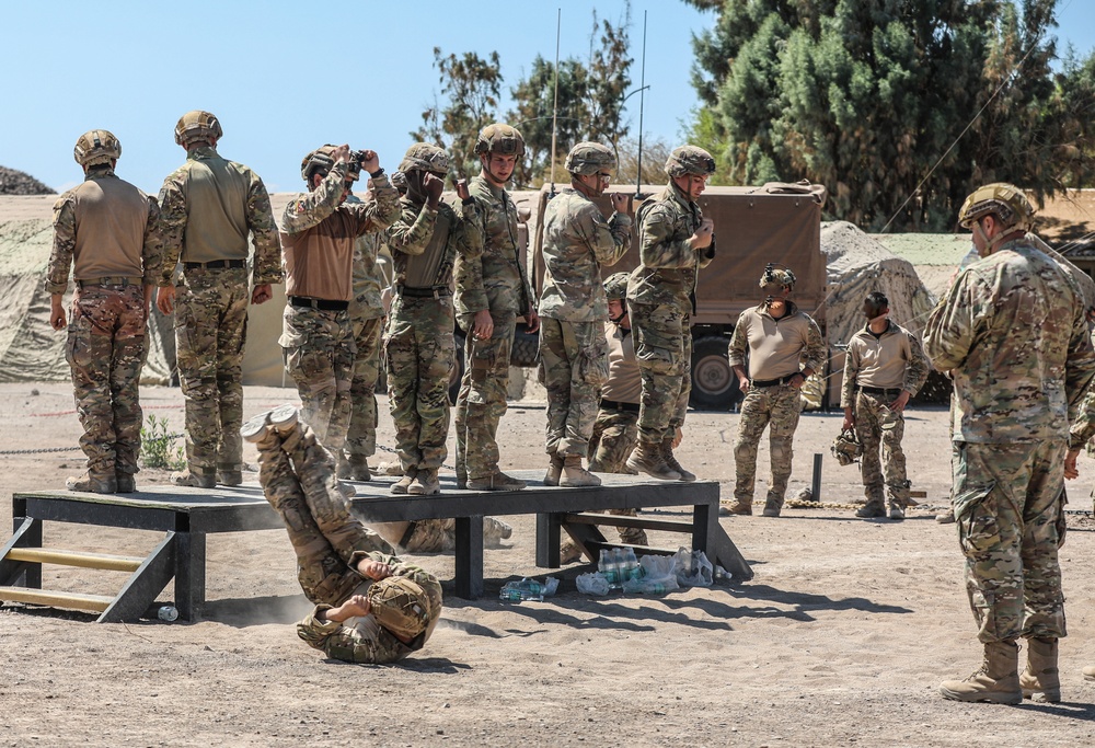 DVIDS - Images - Chilean commandos and 11th Airborne conduct sustained ...