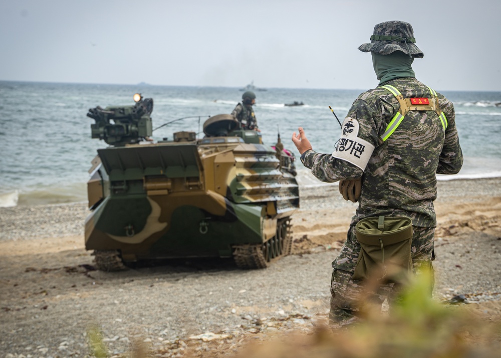 DVIDS - Images - SY 24 | ROKMC Conducts Ship to Shore Movement [Image 5 ...
