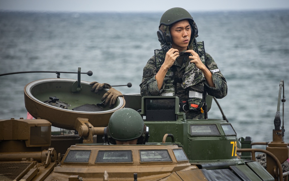 DVIDS - Images - SY 24 | ROKMC Conducts Ship to Shore Movement [Image 6 ...