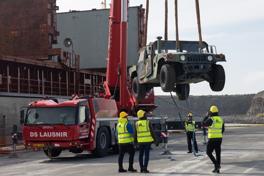 DVIDS - Images - MWSS-271 offloads equipment and vehicles for Exercise ...