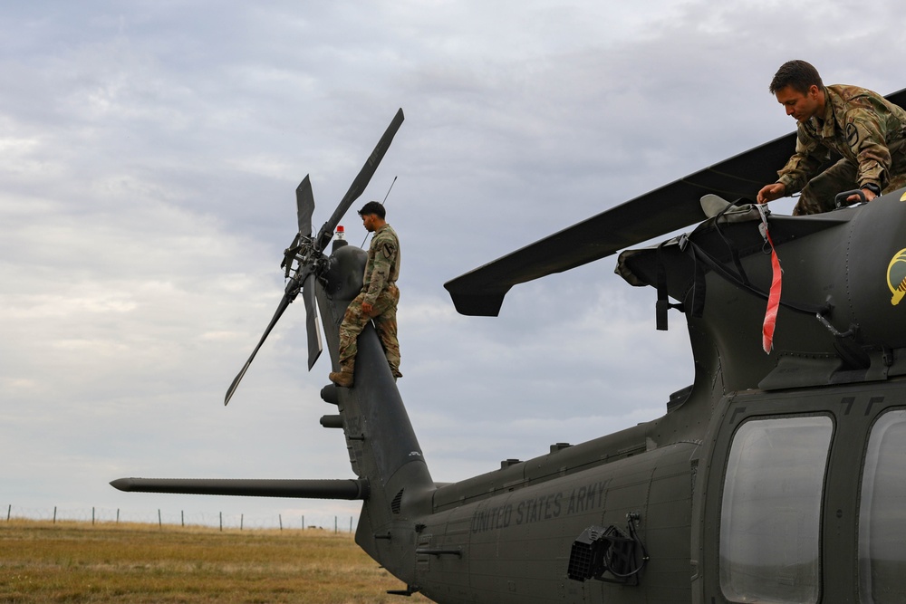DVIDS - Images - Air Cav Troopers Conduct Pre-Flight Checks [Image 2 of 8]