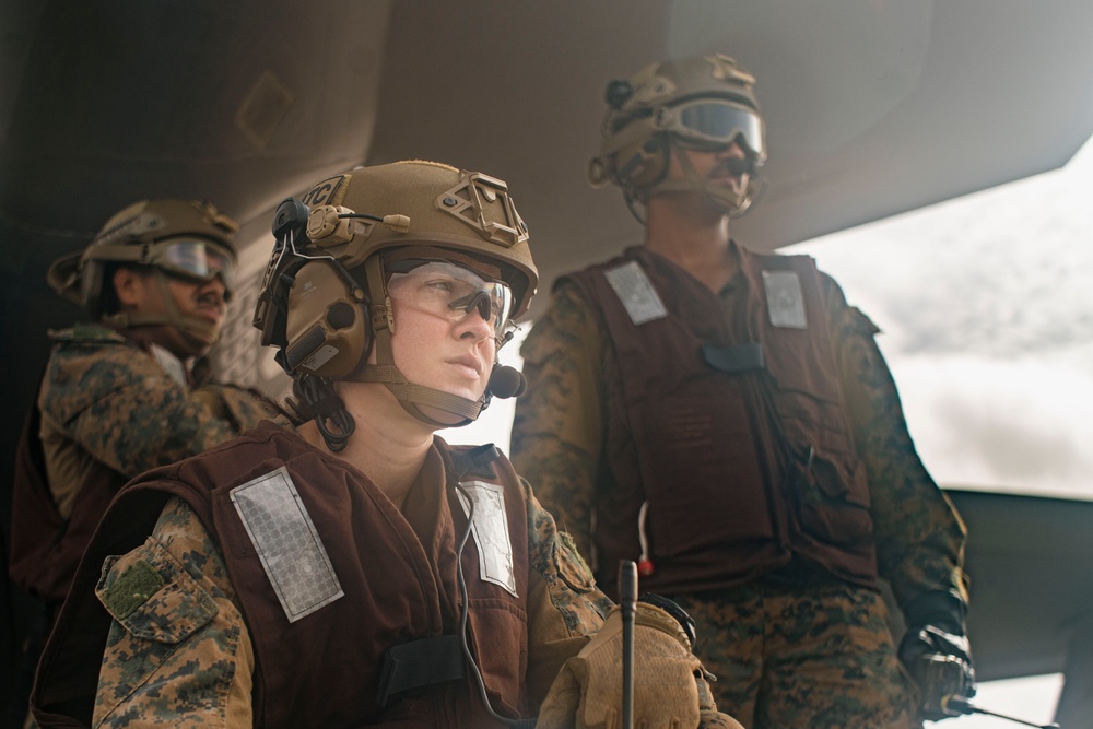 DVIDS - Images - VMM-165 (Rein.) Conducts TACAN Integration with MH-60S ...