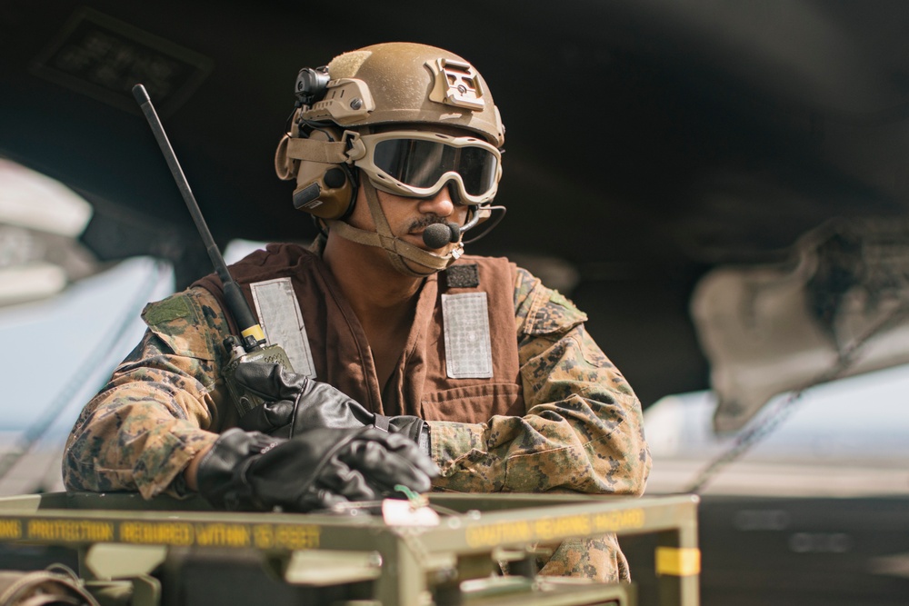 DVIDS - Images - VMM-165 (Rein.) Conducts TACAN Integration with MH-60S ...