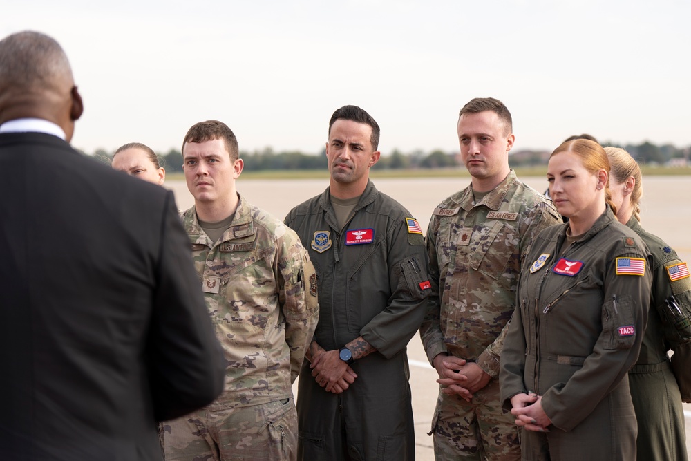 DVIDS - Images - SD Presides Over USTRANSCOM Change of Command Ceremony ...