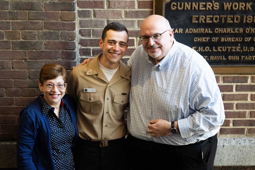 DVIDS - Images - E6 Pinning for MU1 Webber and MU1 Turner [Image 3 of 4]