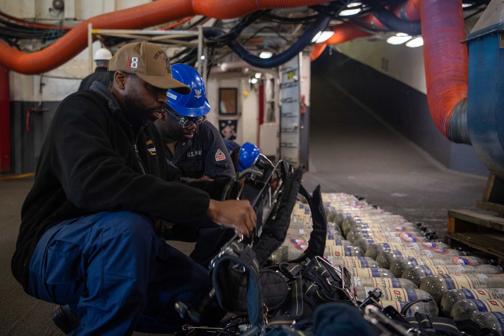 DVIDS - Images - Makin Island Tags SCBA [Image 4 of 7]