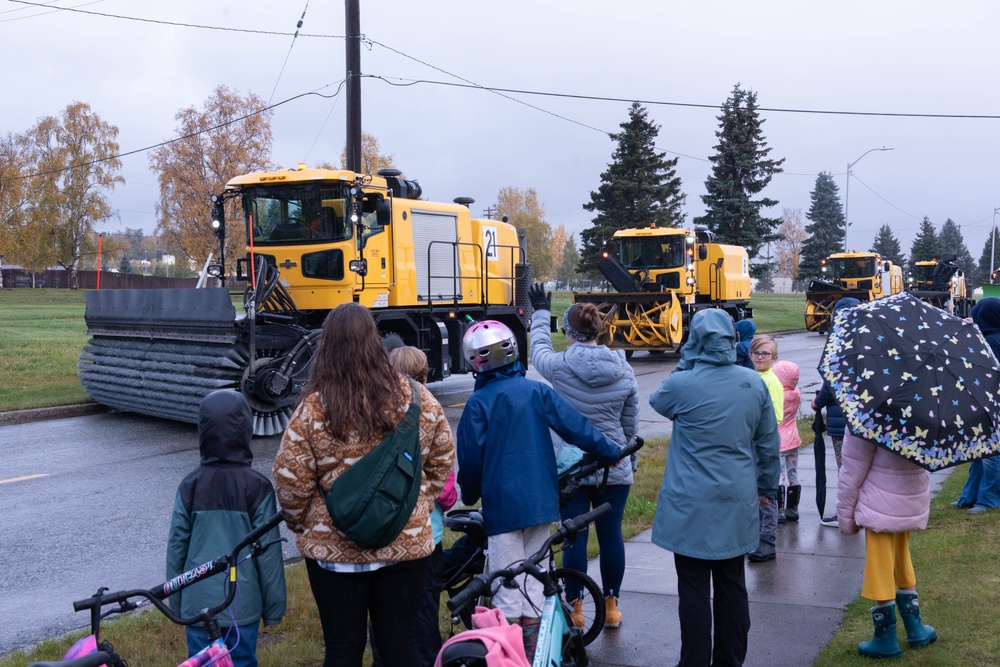 DVIDS - Images - Annual Snow Parade at JBER [Image 4 of 6]