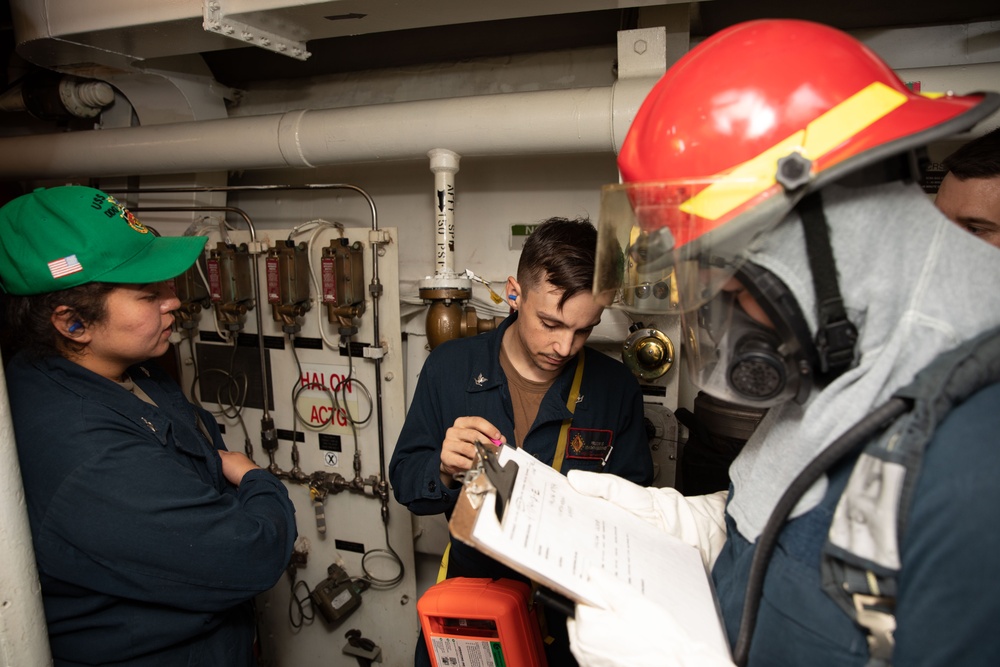 DVIDS - Images - Class Bravo Fire Drill aboard the USS Cole [Image 2 of 5]