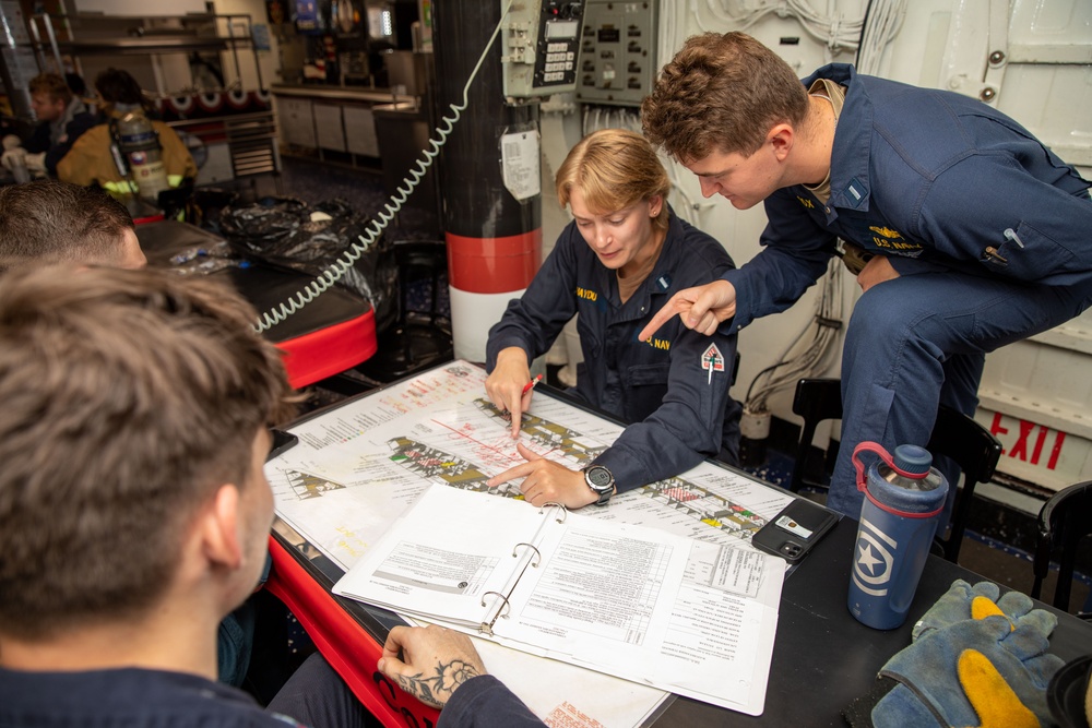 DVIDS - Images - Class Bravo Fire Drill aboard the USS Cole [Image 5 of 5]