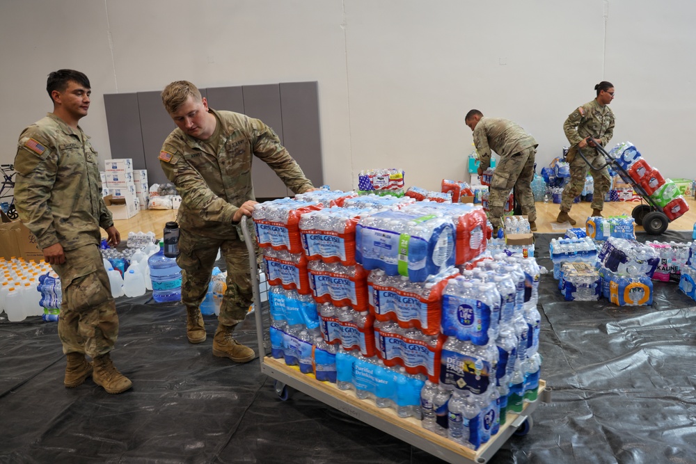 DVIDS - Images - 20th Engineer Brigade Soldiers relocate supplies in ...