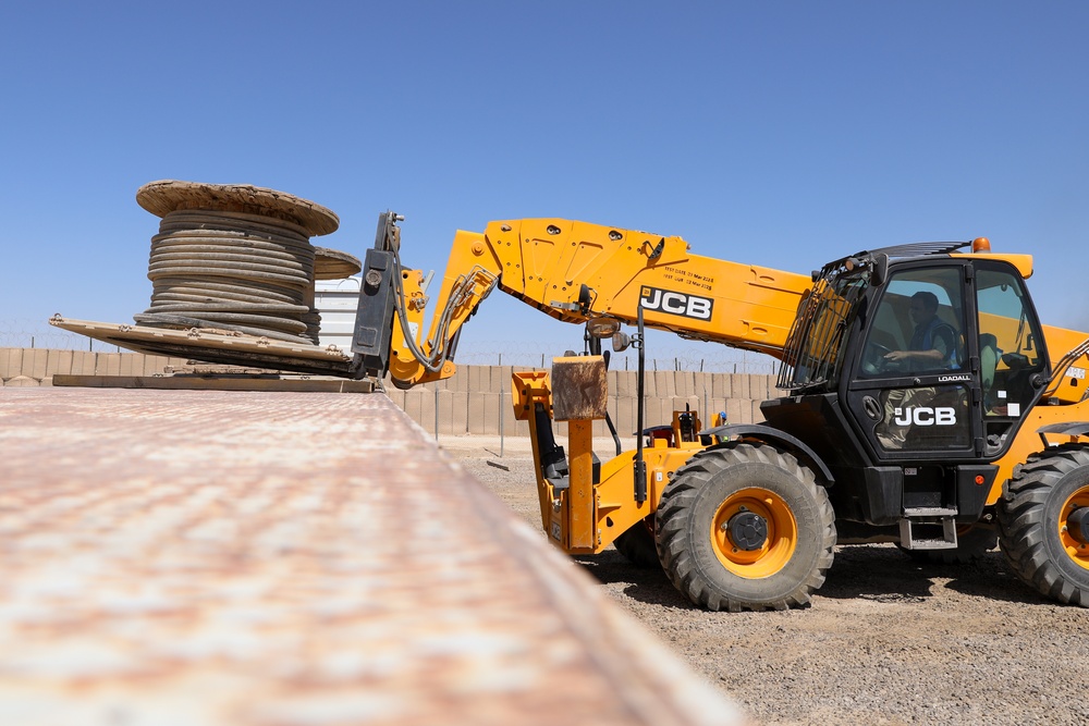 DVIDS - Images - 272 RSG Conducts Cargo Movement at AAAB [Image 5 of 6]