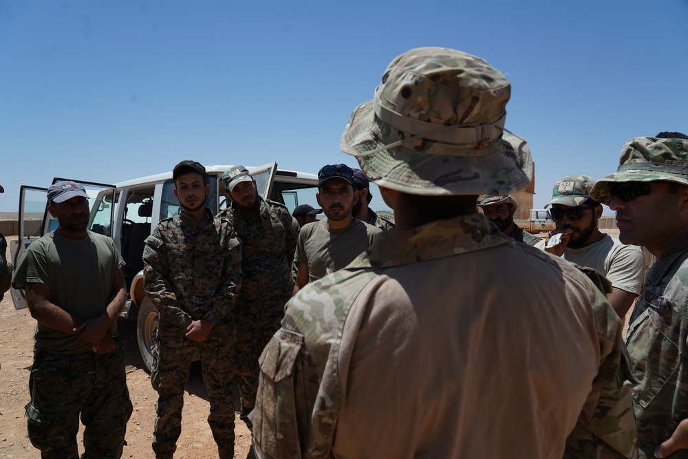 DVIDS - Images - 1-102nd CAV trains with Syrian Free Army [Image 3 of 3]