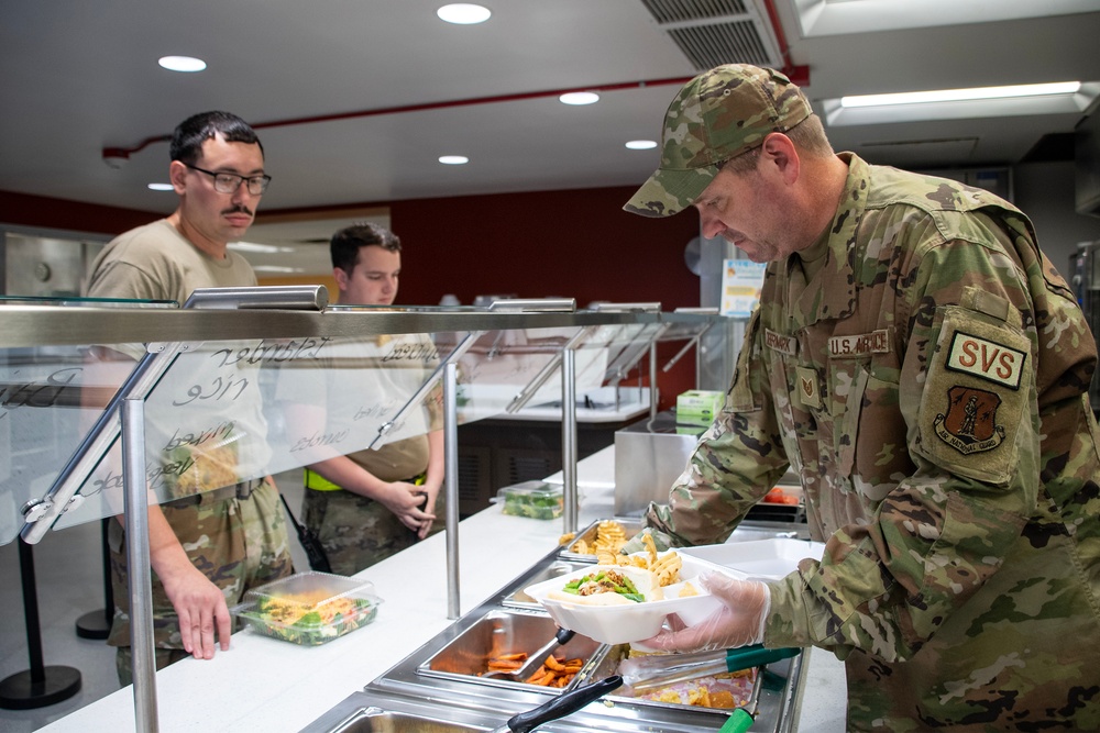 DVIDS - Images - 131st Force Support serves lunch at the In-flight ...