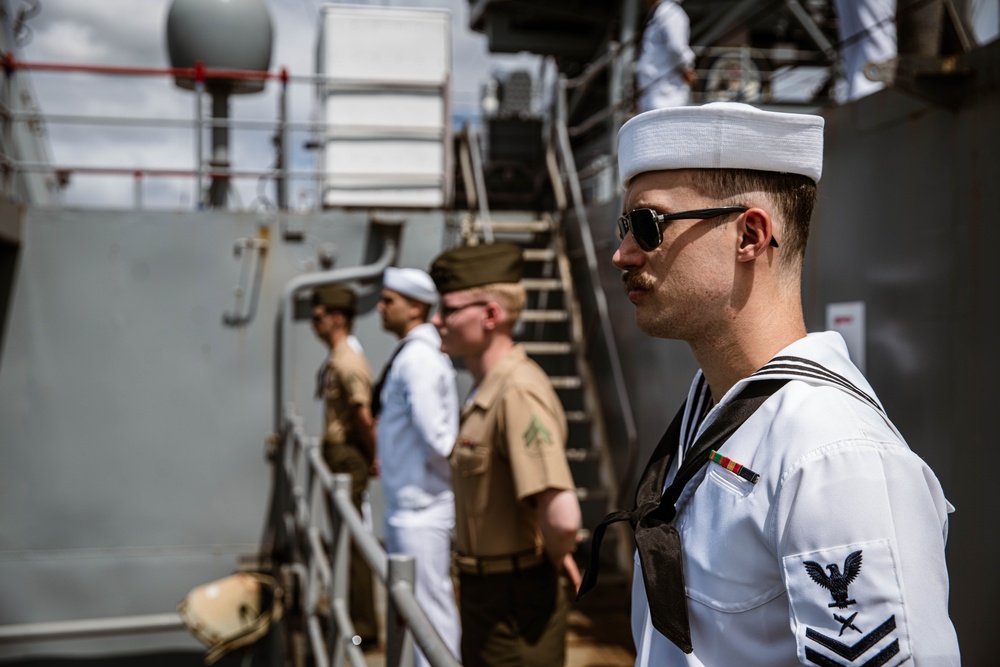 DVIDS - Images - Marines, Sailors Man the Rails as USS Harpers Ferry ...