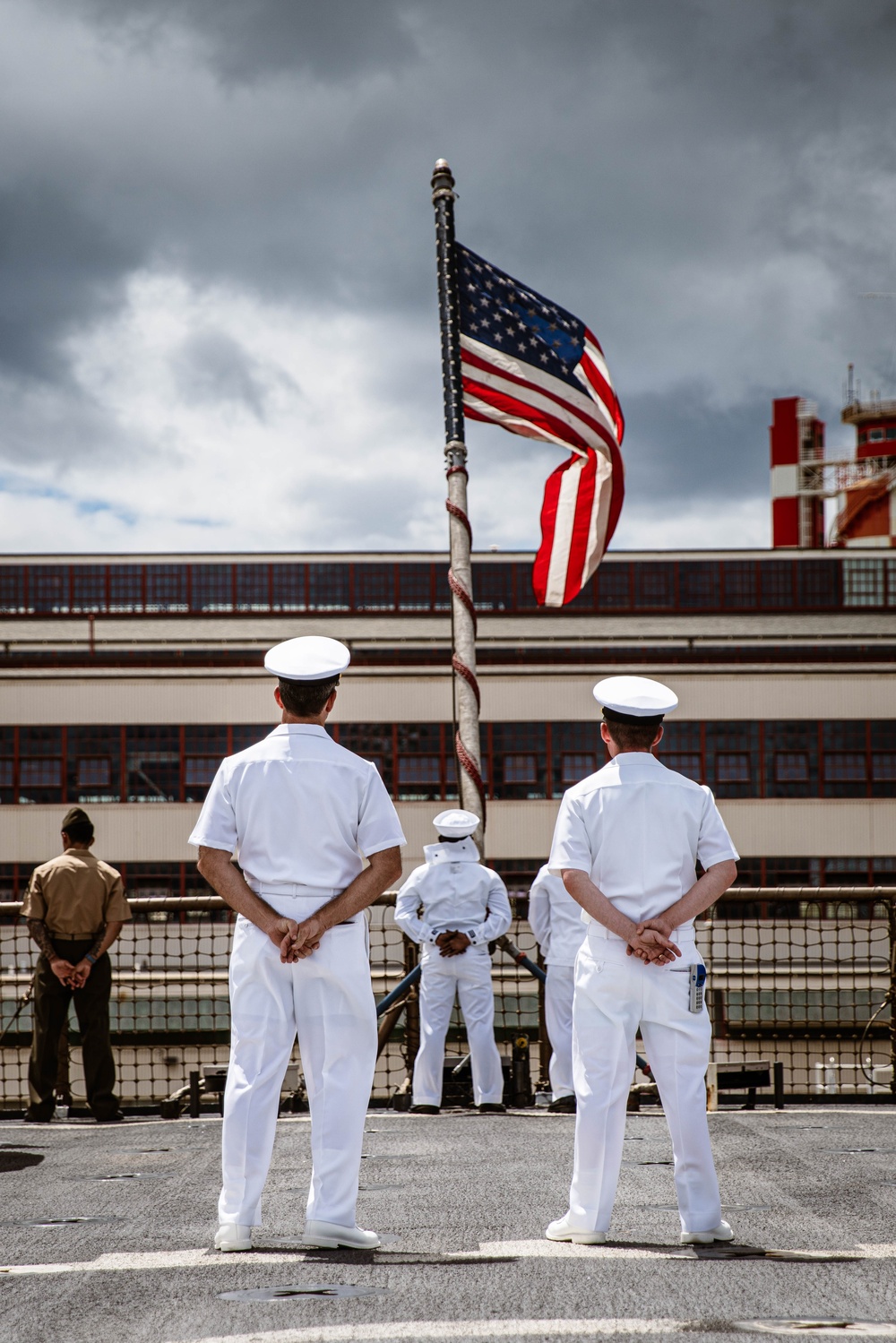 DVIDS - Images - Marines, Sailors Man the Rails as USS Harpers Ferry ...