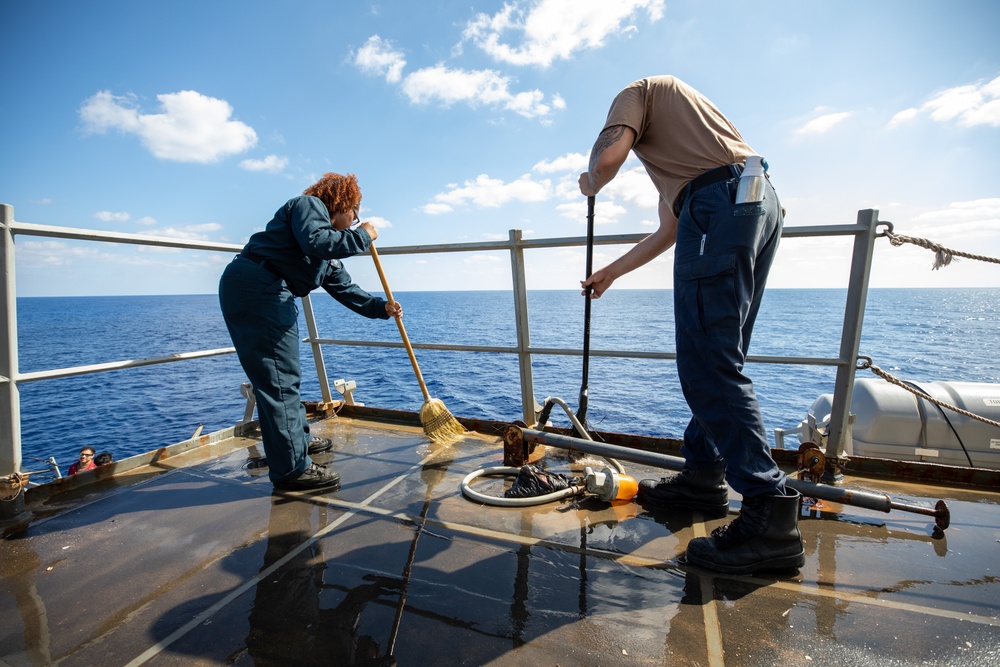 DVIDS - Images - Fresh Water Wash Down aboard the USS Cole [Image 3 of 5]