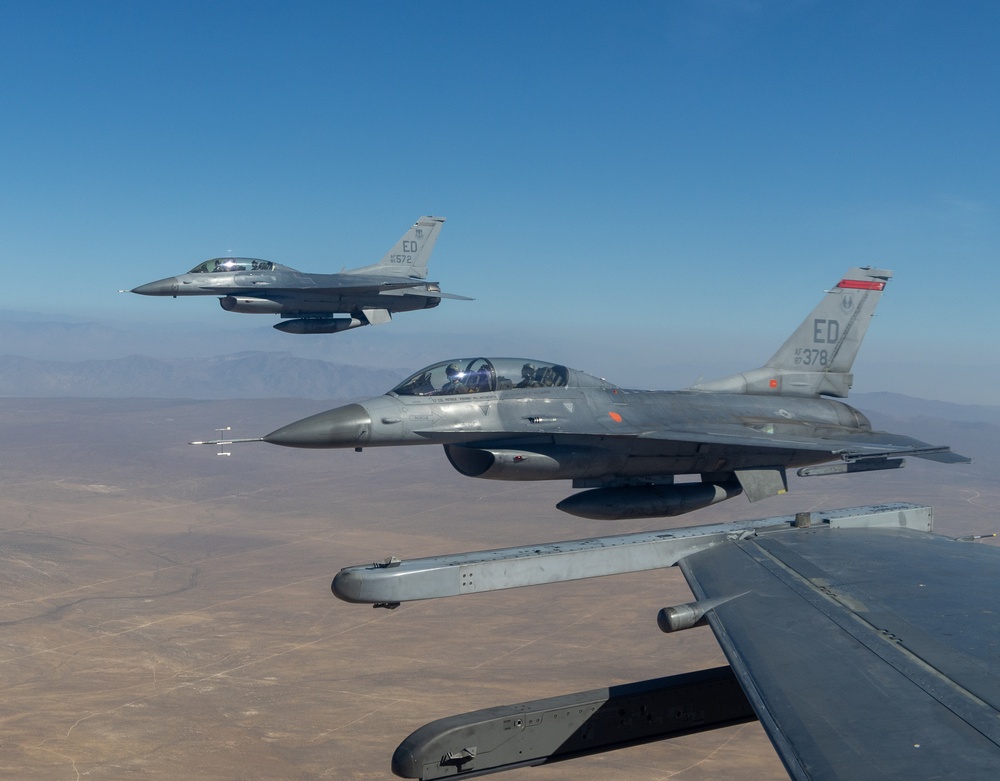 DVIDS - Images - Edwards AFB F-16Ds fly in formation over the High ...