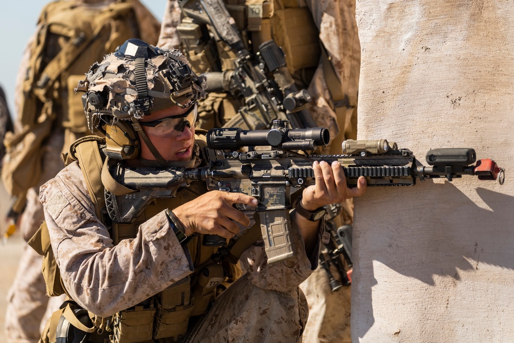 DVIDS - Images - V17 Marines execute mechanized raid course [Image 2 of 9]