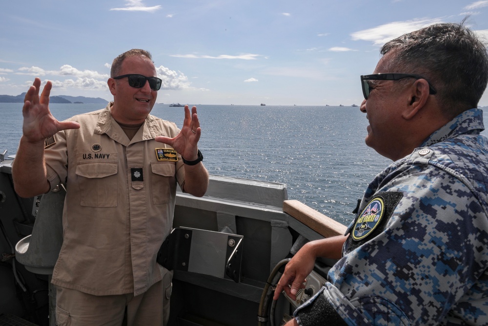 DVIDS - Images - USS Dewey (DDG 105) Hosts Malaysian Armed Forces Joint ...