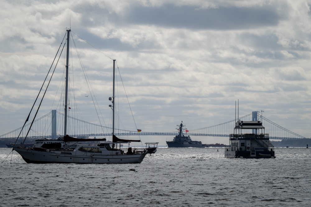 DVIDS - Images - USS John Basilone (DDG 122) Arrives in New York [Image ...