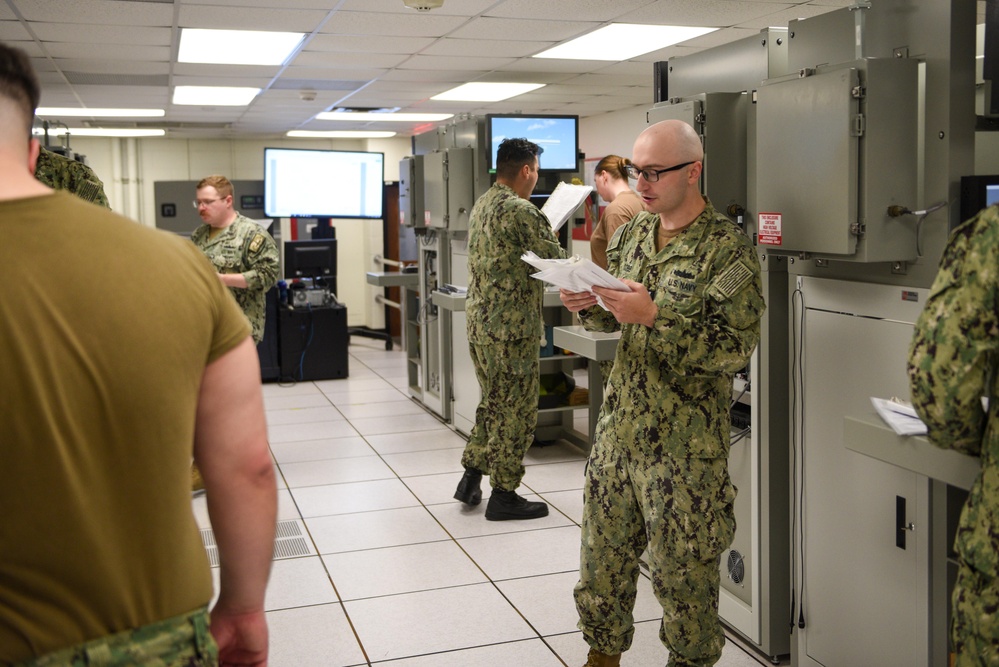 DVIDS - Images - SCSTC GL Accession-Level Sailors Learn How to Energize ...