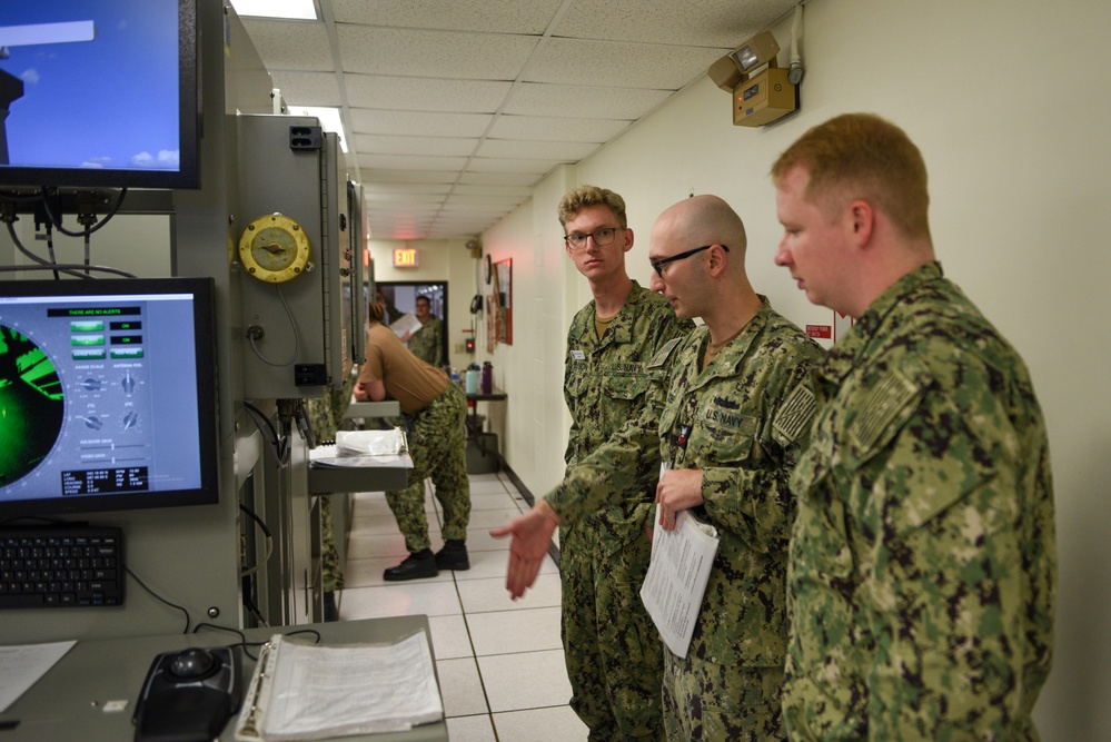 DVIDS - Images - SCSTC GL Accession-Level Sailors Learn How to Energize ...