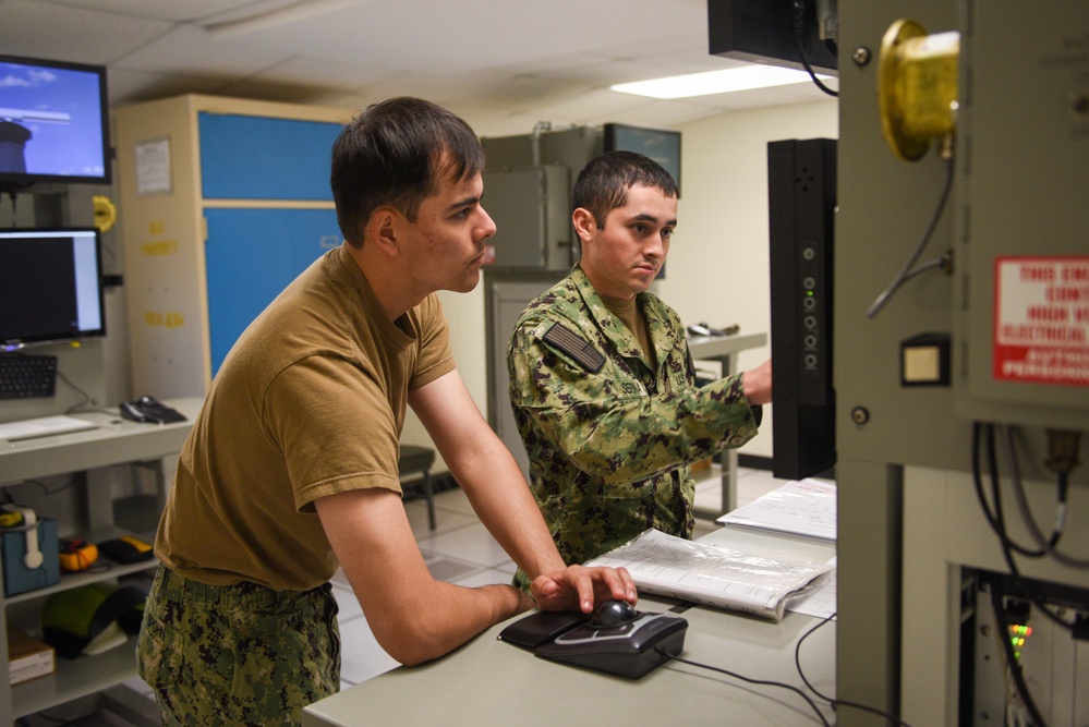 DVIDS - Images - SCSTC GL Accession-Level Sailors Learn How to Energize ...