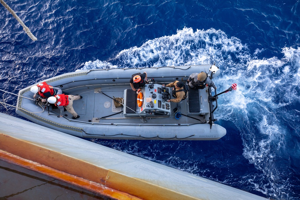 DVIDS - Images - Small Boat Operations Aboard the USS Cole [Image 14 of 23]