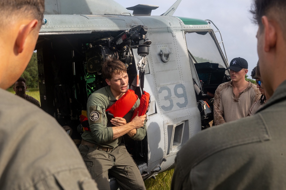 DVIDS - Images - III MEF EOTG conduct Helo-Casting Training [Image 6 of 6]