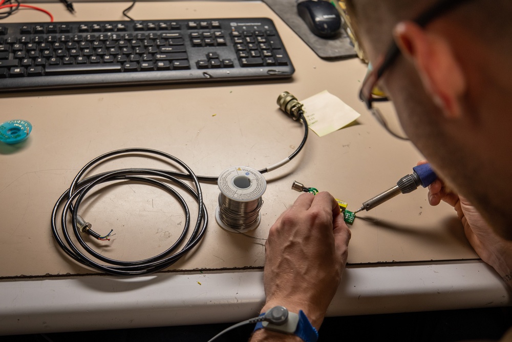 DVIDS - Images - Electronics Technician Maintenance Aboard the USS Cole ...
