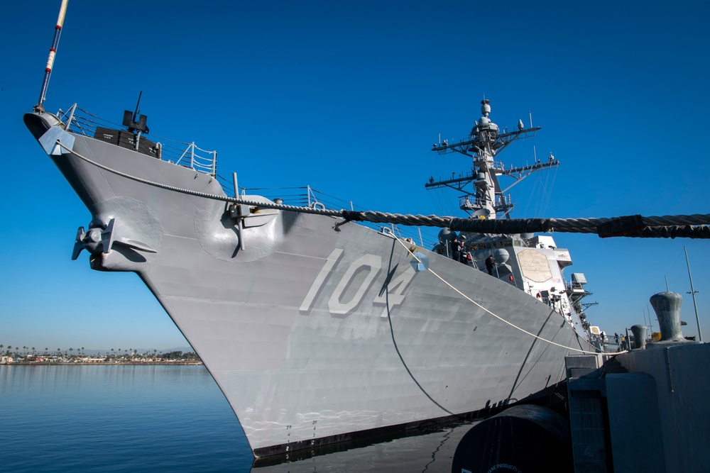 DVIDS - Images - USS Sterett conducts routine operations as part of the ...