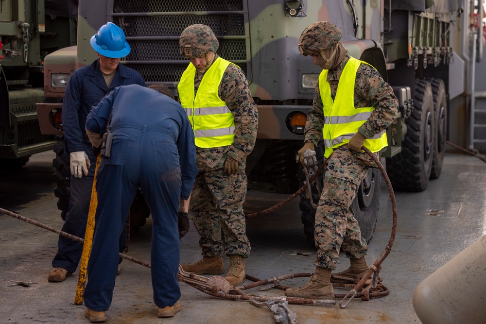 DVIDS - Images - Bold Quest 24: Combat Logistics Battalion 6 Conducts Port Operations [Image 3 of 8]