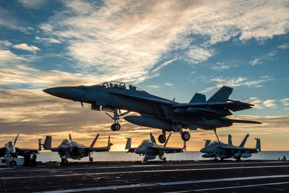 DVIDS - Images - USS Carl Vinson (CVN 70) Conducts Routine Flight Operations at Sea [Image 2 of 11]