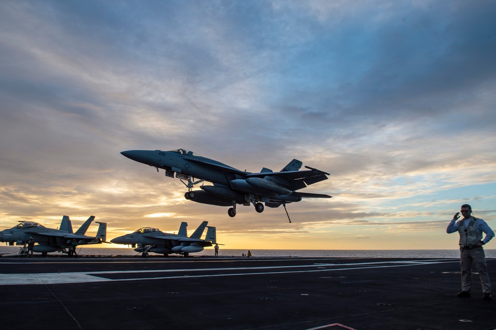 DVIDS - Images - USS Carl Vinson (CVN 70) Conducts Routine Flight Operations at Sea [Image 6 of 11]