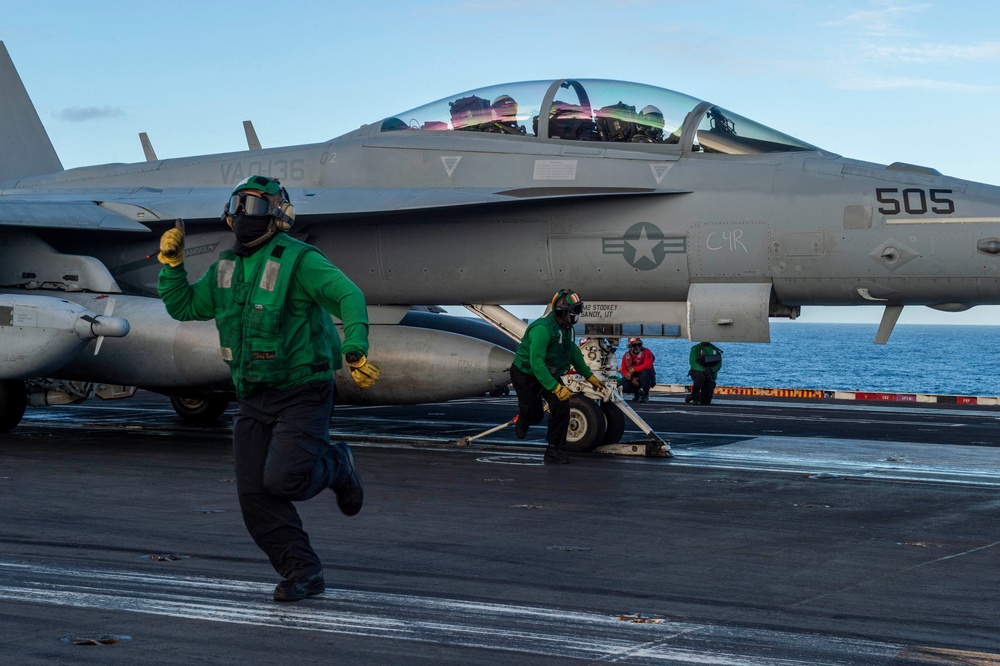 DVIDS - Images - USS Carl Vinson (CVN 70) Conducts Routine Flight Operations at Sea [Image 7 of 11]