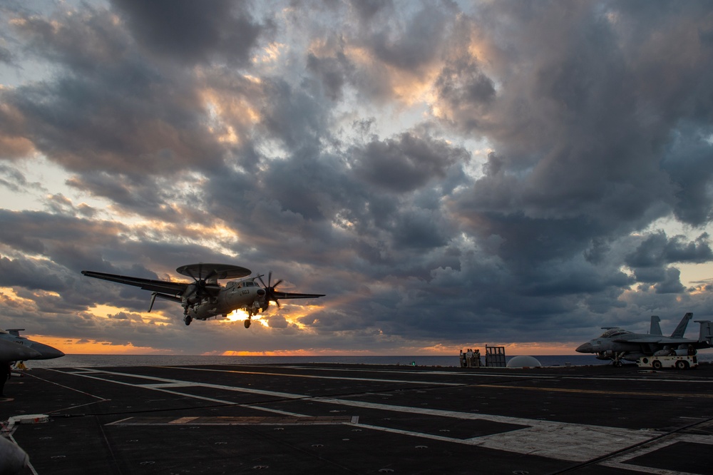 DVIDS - Images - USS Carl Vinson (CVN 70) Conducts Routine Flight Operations at Sea [Image 2 of 2]